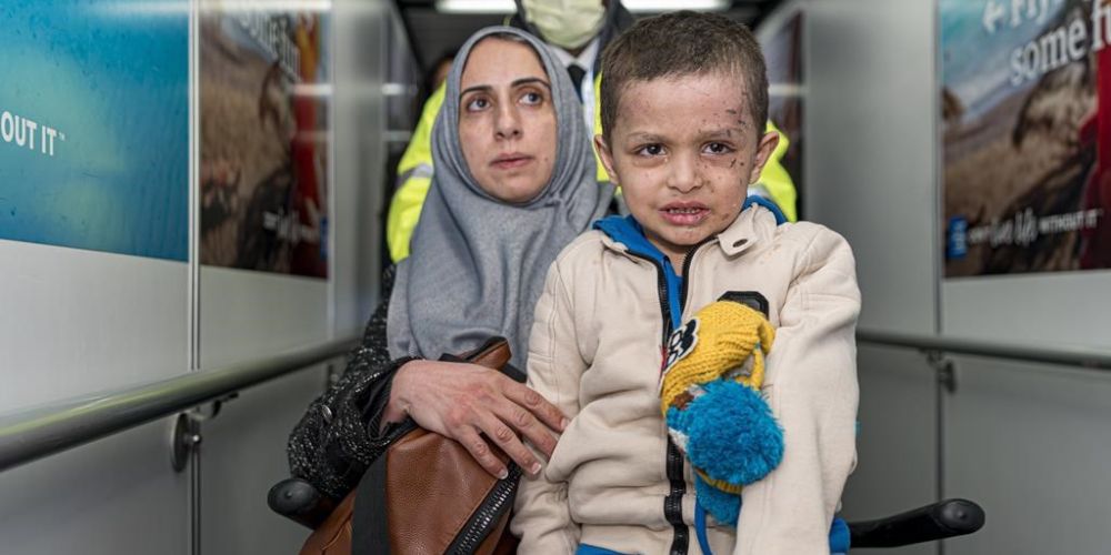A 4−year−old Gaza boy lost his arm – and his family. Half a world away ...
