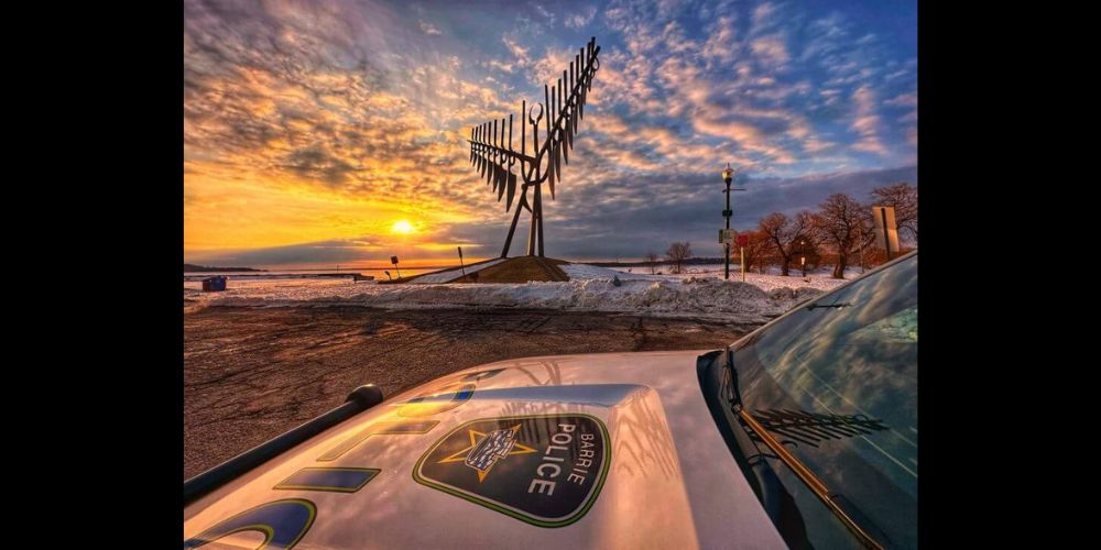 Barrie police receive report of 'bizarre behaviour' by driver and ... Barrie police receive report of 'bizarre behaviour' by driver and ...