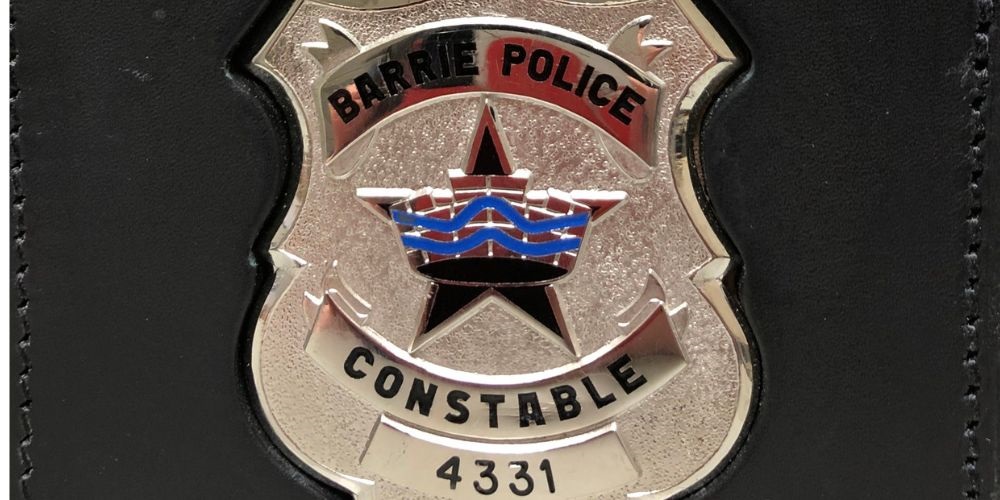 Man uses fake police badge to identify himself at Barrie collision ...