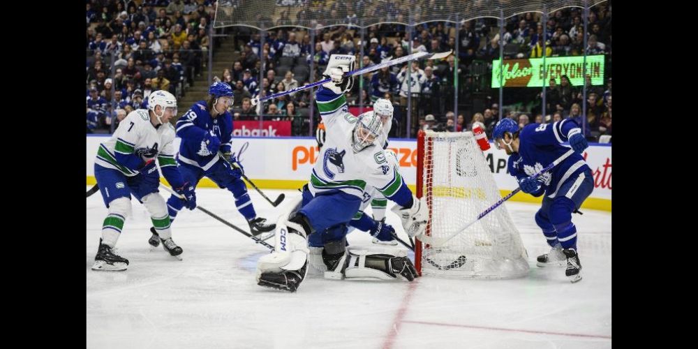 Gregor scores winner, Giordano and Domi drop the gloves in Leafs' 5-2 victory