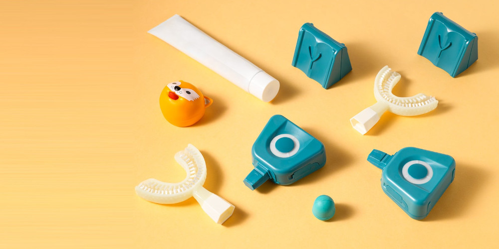 Clean your teeth in only 10 seconds with the Y-Brush | Barrie 360