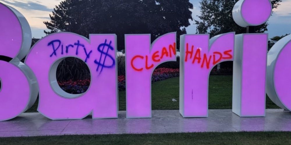 Love Barrie sign defaced with graffiti | Barrie 360