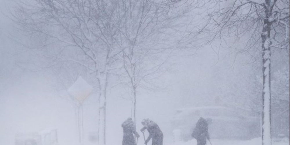 Winter storm descends over southern Ontario, snow and freezing rain in ...