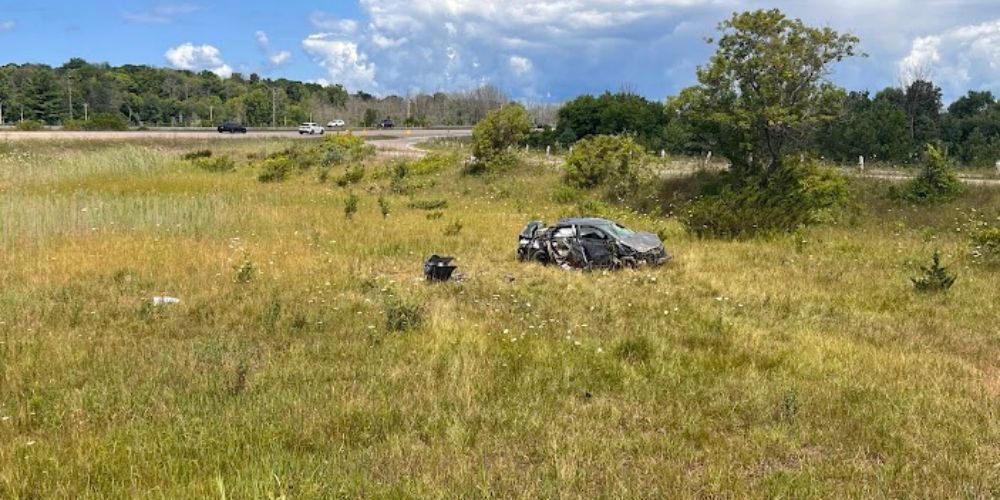 Single-vehicle crash on Highway 400 sends 5 to hospital | Barrie 360