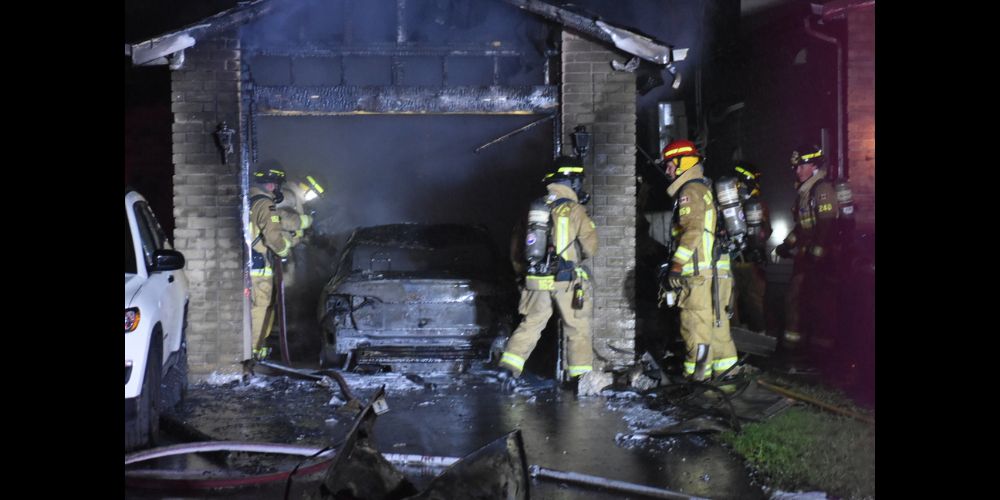 Garage blaze causes roughly $300,000 in damage, Barrie firefighters say