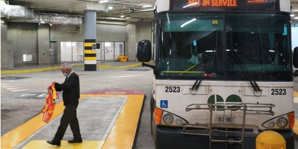2,200 GO Transit workers on strike after failed contract talks, no bus service | Barrie 360