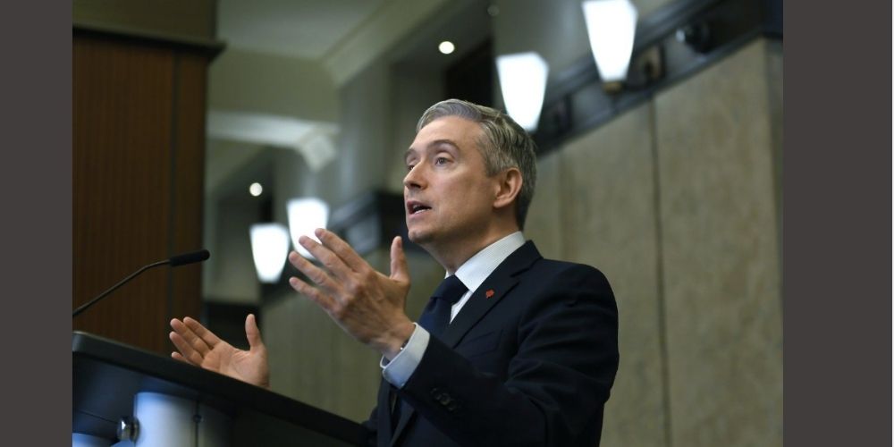 Industry minister to meet with Rogers CEO after "unacceptable" network ...