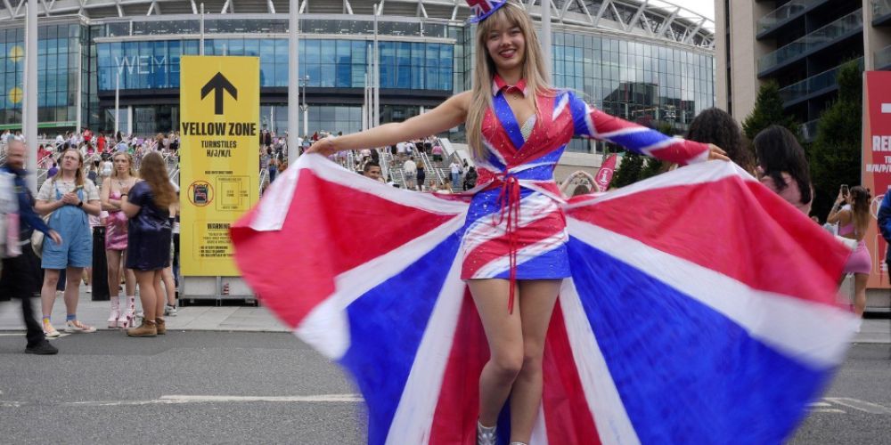 Taylor Swift's Eras tour returns in London, with assist from Ed Sheeran ...