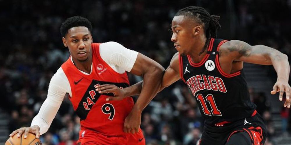 Bulls hold off late charge; Raptor's Jakob Poeltl leaves game early