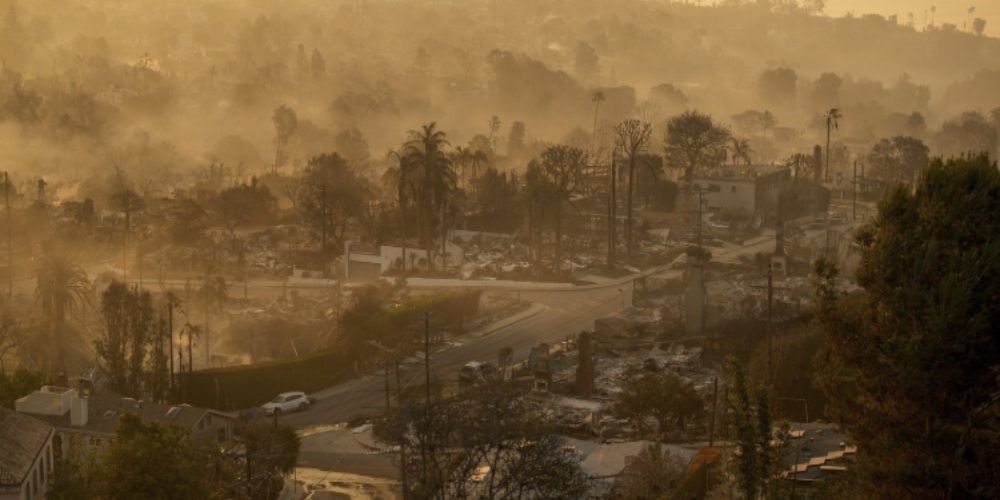 As Los Angeles burns, Hollywood's Oscar season turns into a pledge ...
