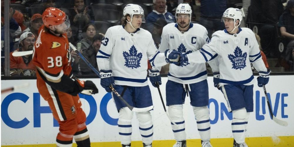 Lorentz scores winner, Leafs hold off Ducks 3-2 to increase lead in ...