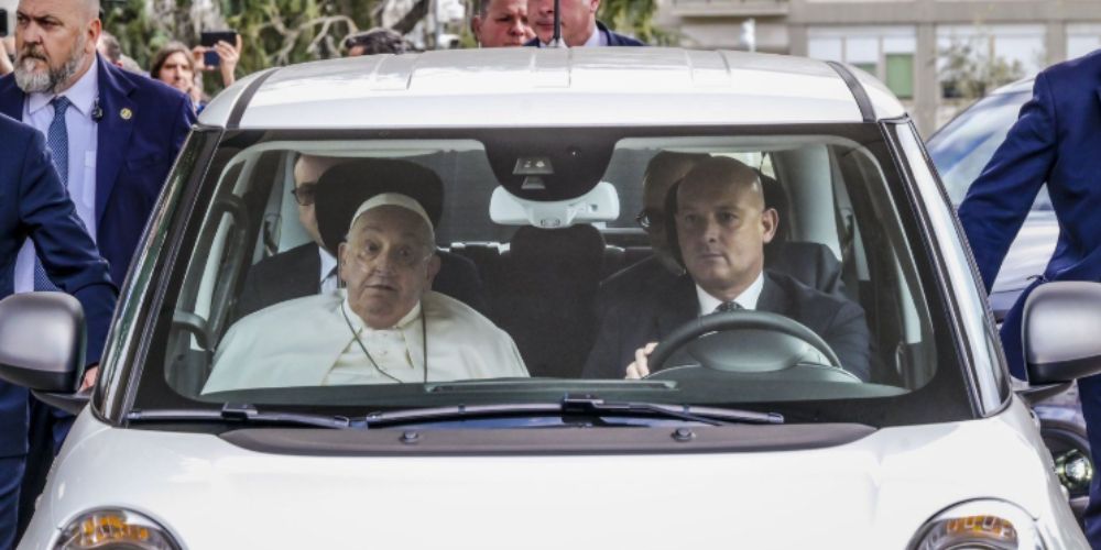 Pope arrives home at Vatican after 5-week hospital stay to beat life ...