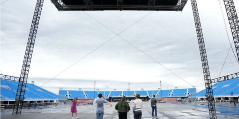 Leaving first show at Toronto's new Rogers Stadium was a 'nightmare ...