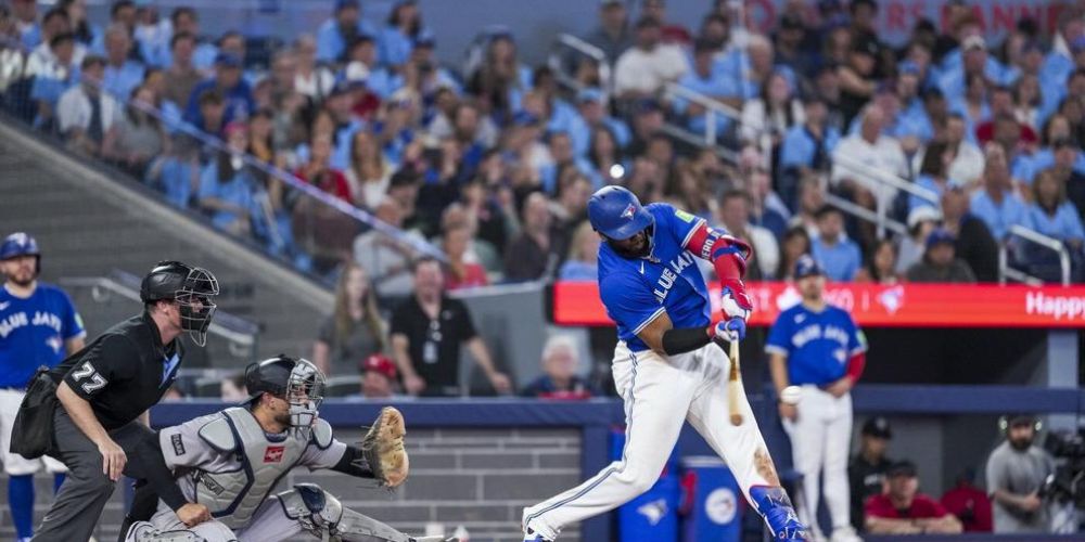 Blue Jays score 4 times in sixth-inning rally to edge Yankees 5-4