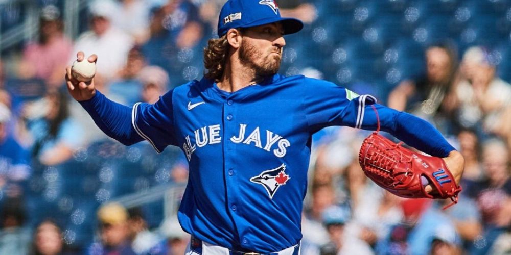 Kevin Gausman pitches a complete game shutout as Blue Jays blank Astros 6-0