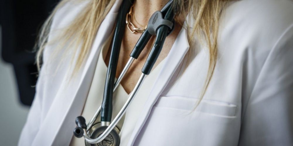 Female family doctors in Ontario spend more time with patients, make ...