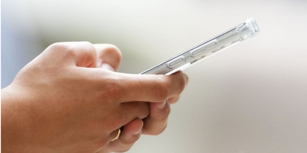 Ontario considers school cellphone ban and tighter social media ...